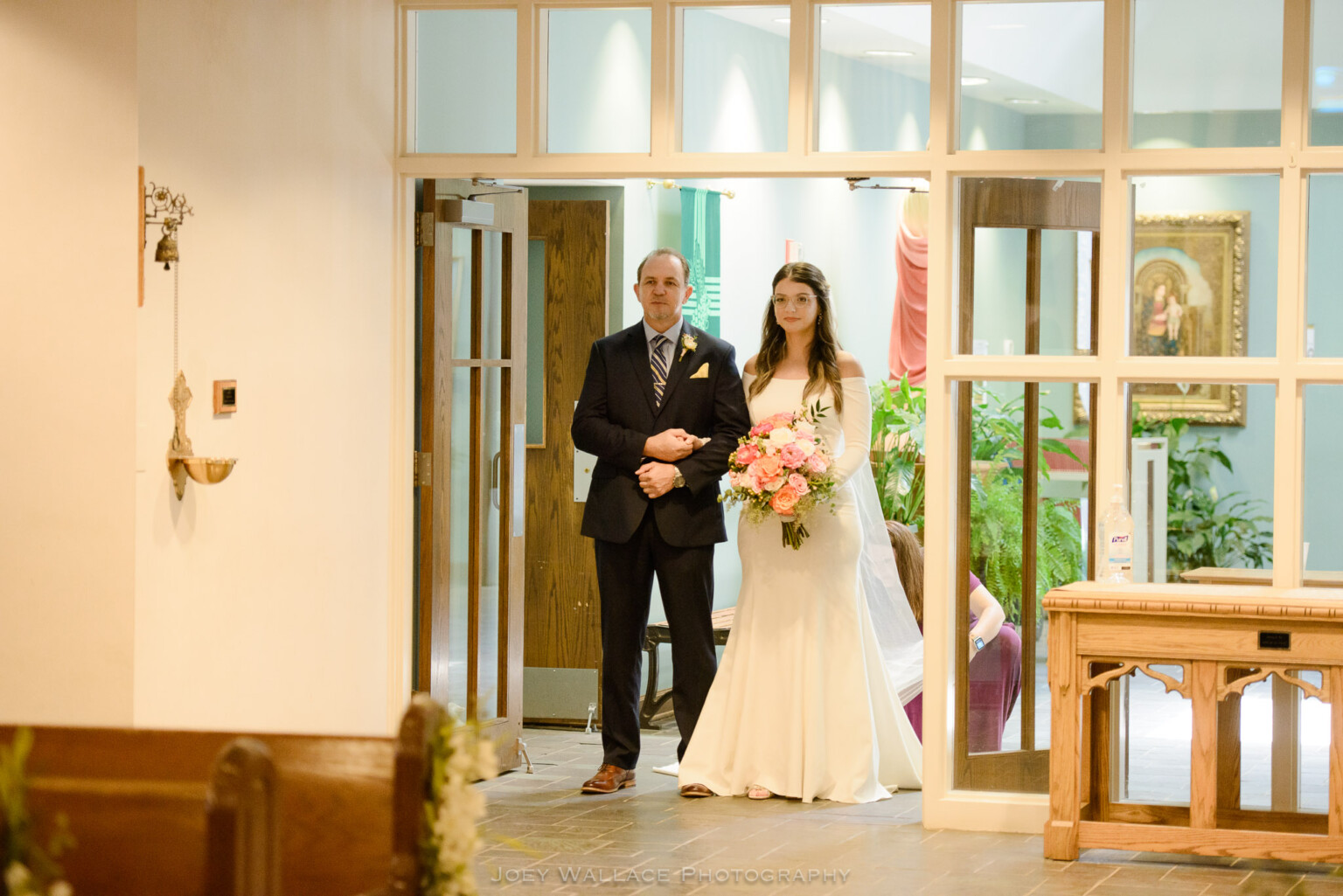 A heavenly catholic wedding ceremony at the Holy Trinity Catholic ...