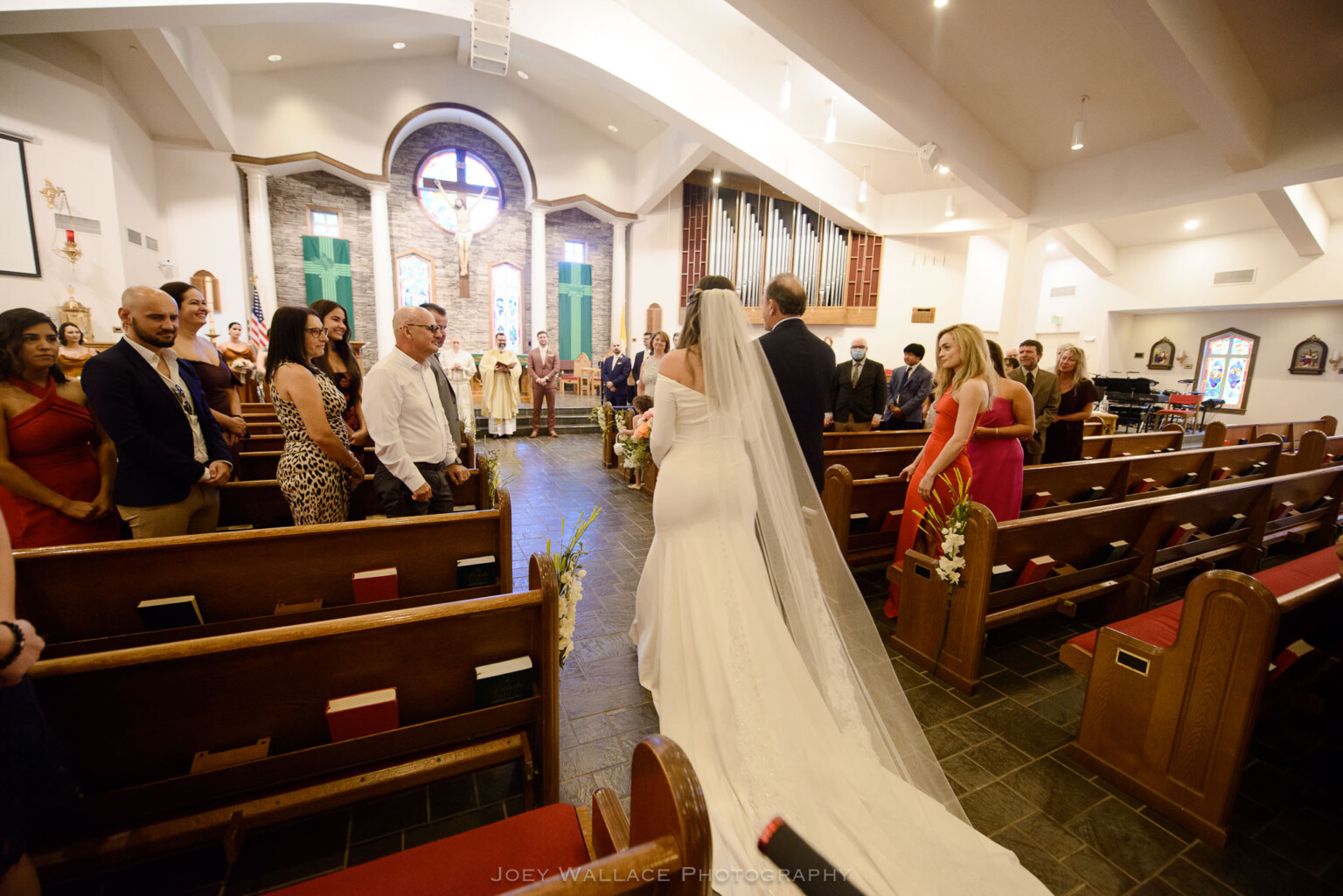 A heavenly catholic wedding ceremony at the Holy Trinity Catholic ...